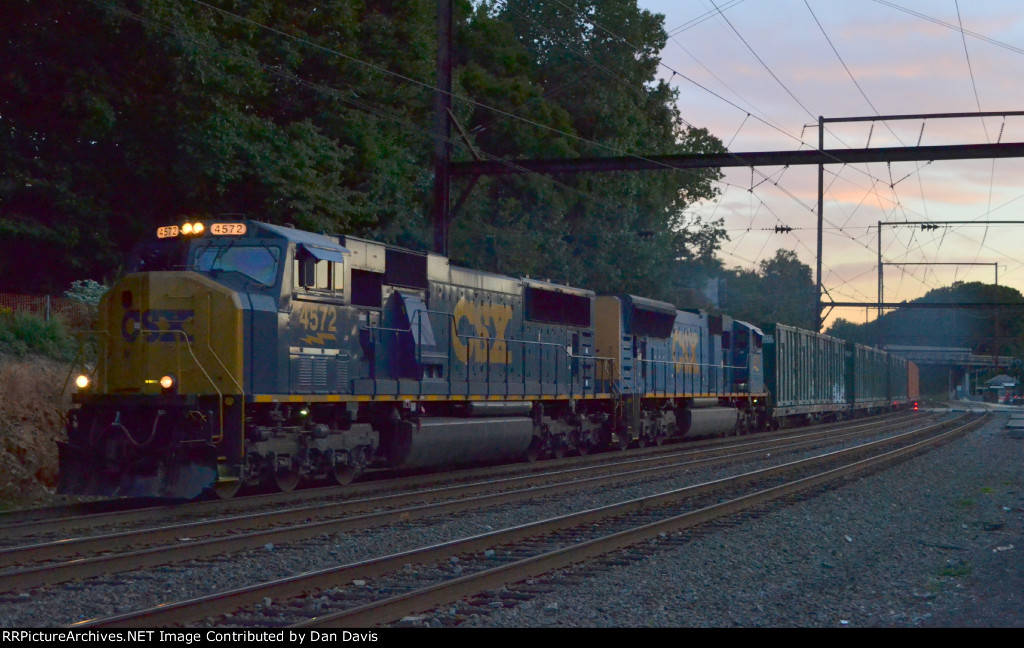 CSX SD70AC 4572 leads Q706-11